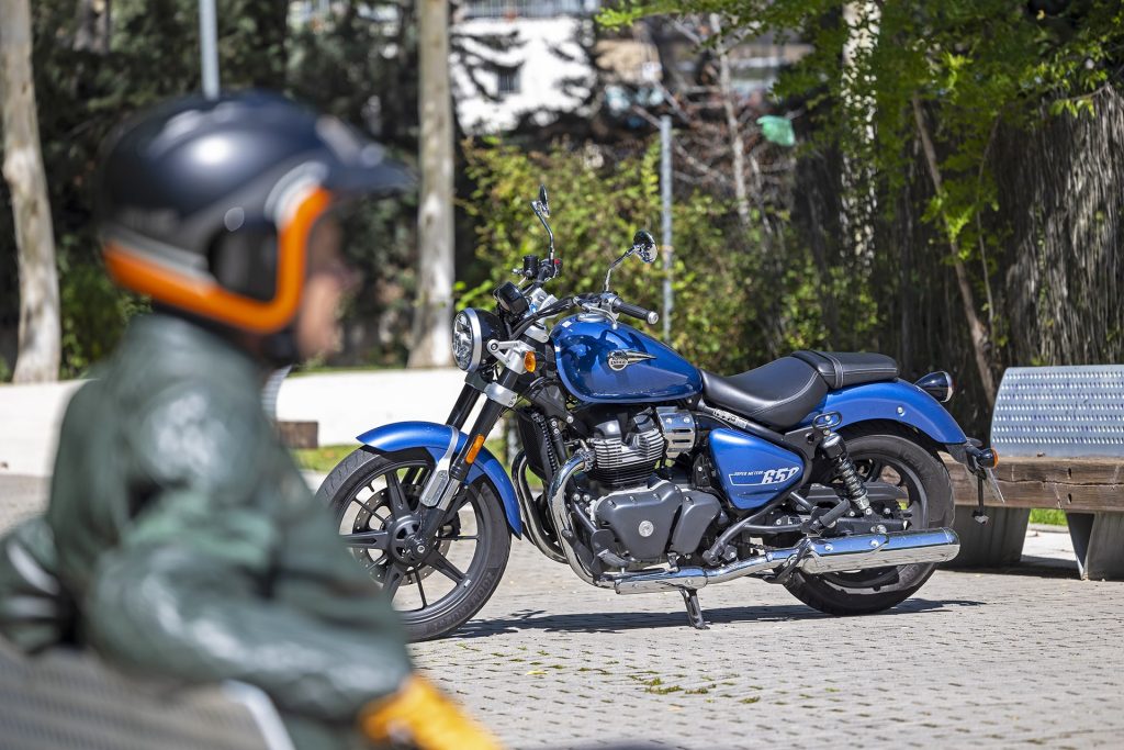 Royal Enfield Super Meteor 650 test - Theuth