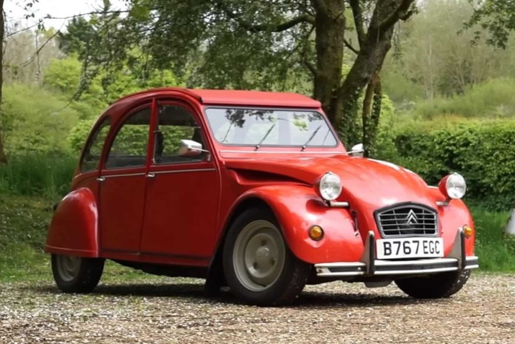 This Citroën 2 CV now has a BMW Boxer engine, and it fits like a glove ...