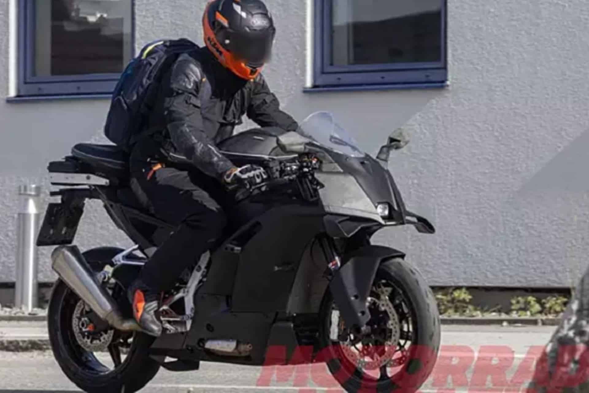 Awesome! The KTM 990 RC R, the MotoGP with a license plate, caught in ...