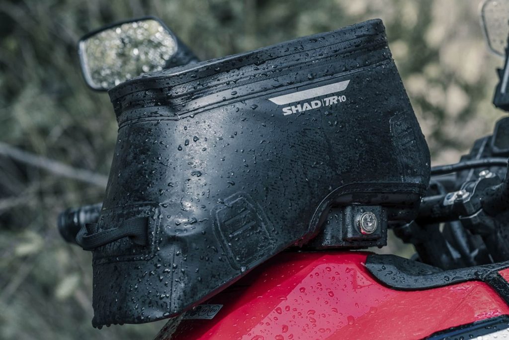 SHAD launches its new Terra TR10, the waterproof tank bag even in the ...