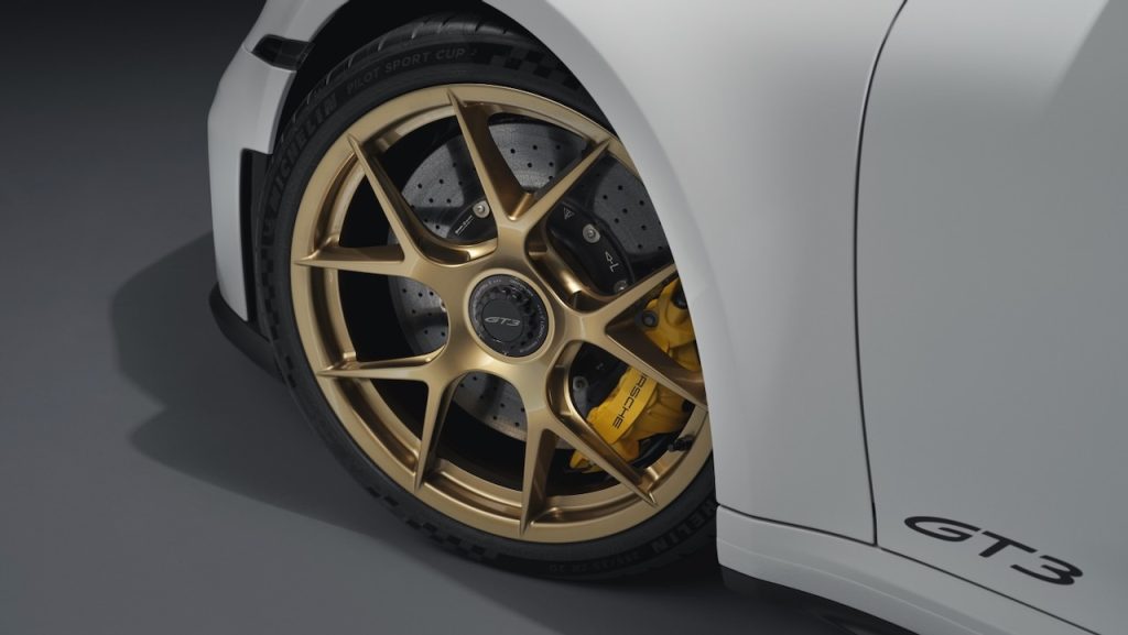 Desired single-nut wheels turn Porsche upside down - Theuth