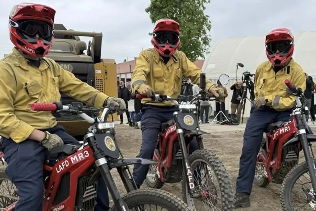 Los Angeles firefighters use electric motorcycles to arrive faster - Theuth